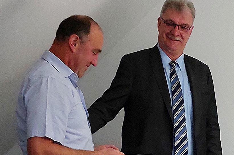 Untermerzbach:Geschenke für Kinder, Verdienstmedaille für einen Erwachsene.
