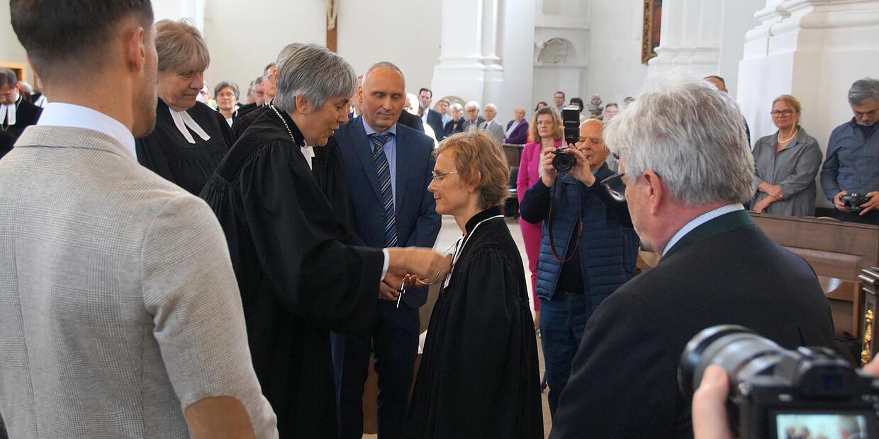 Als Dekanin eingeführt: Sabine Hirschmann erste Frau in Bamberg in ...