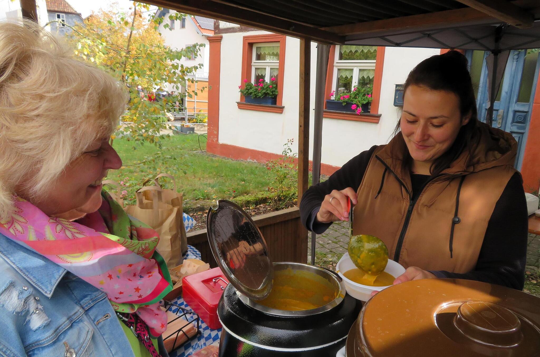 Stublanger Obstmarkt war nicht vom Wetter begünstigt