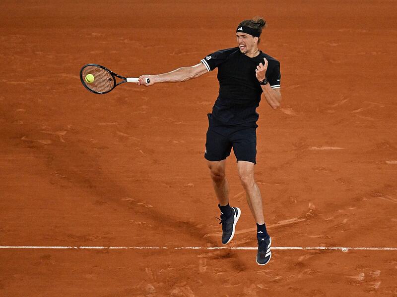 Noch drei Siege zum Titel: Zverev im Viertelfinale von Paris