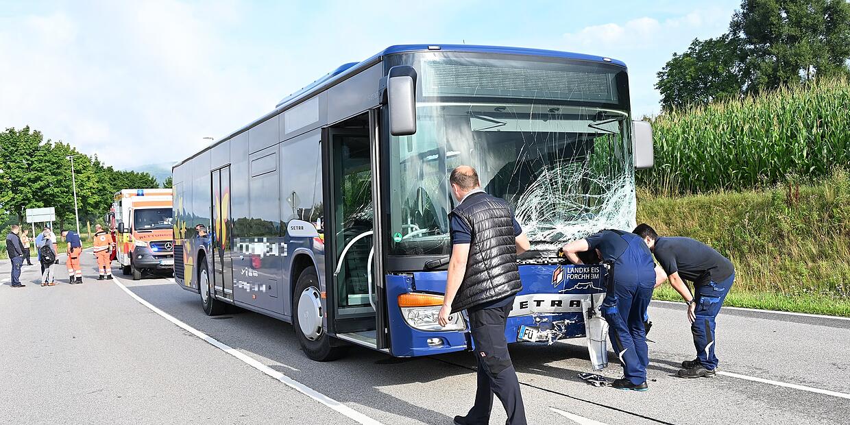Pretzfeld: Schwerer Unfall zwischen Schulbus und BMW