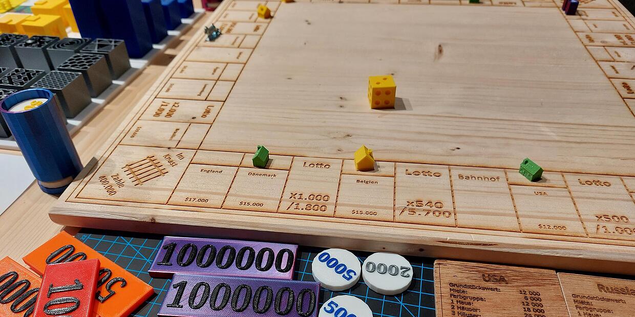 Lichtenfels. Linus Woock hat sich im Machbar ein eigenes Monopoly gestaltet