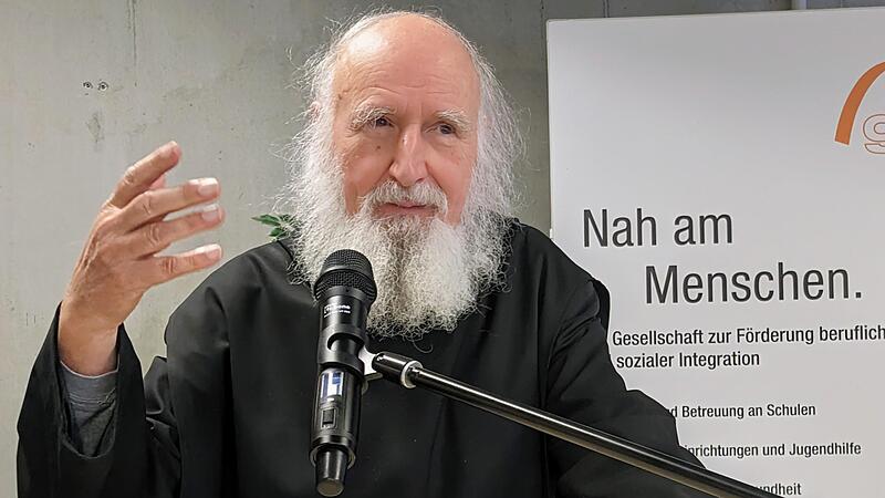 Pater Anselm Grün im Beruflichen Fortbildungszentrum (bfz) Bad Kissingen