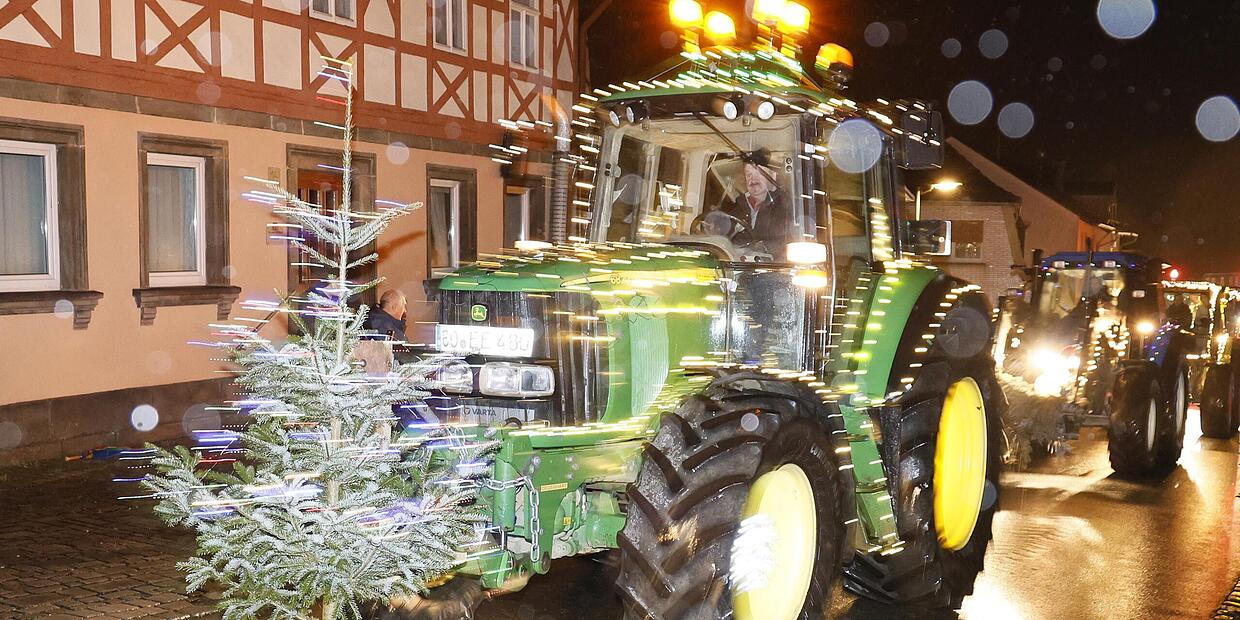 Lichterfahrt der Landwirte mit Traktoren im Itzgrund