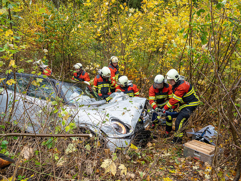 Schwerer Verkehrsunfall bei Scheßlitz: Junge Fahrerin kommt von Fahrbahn ab