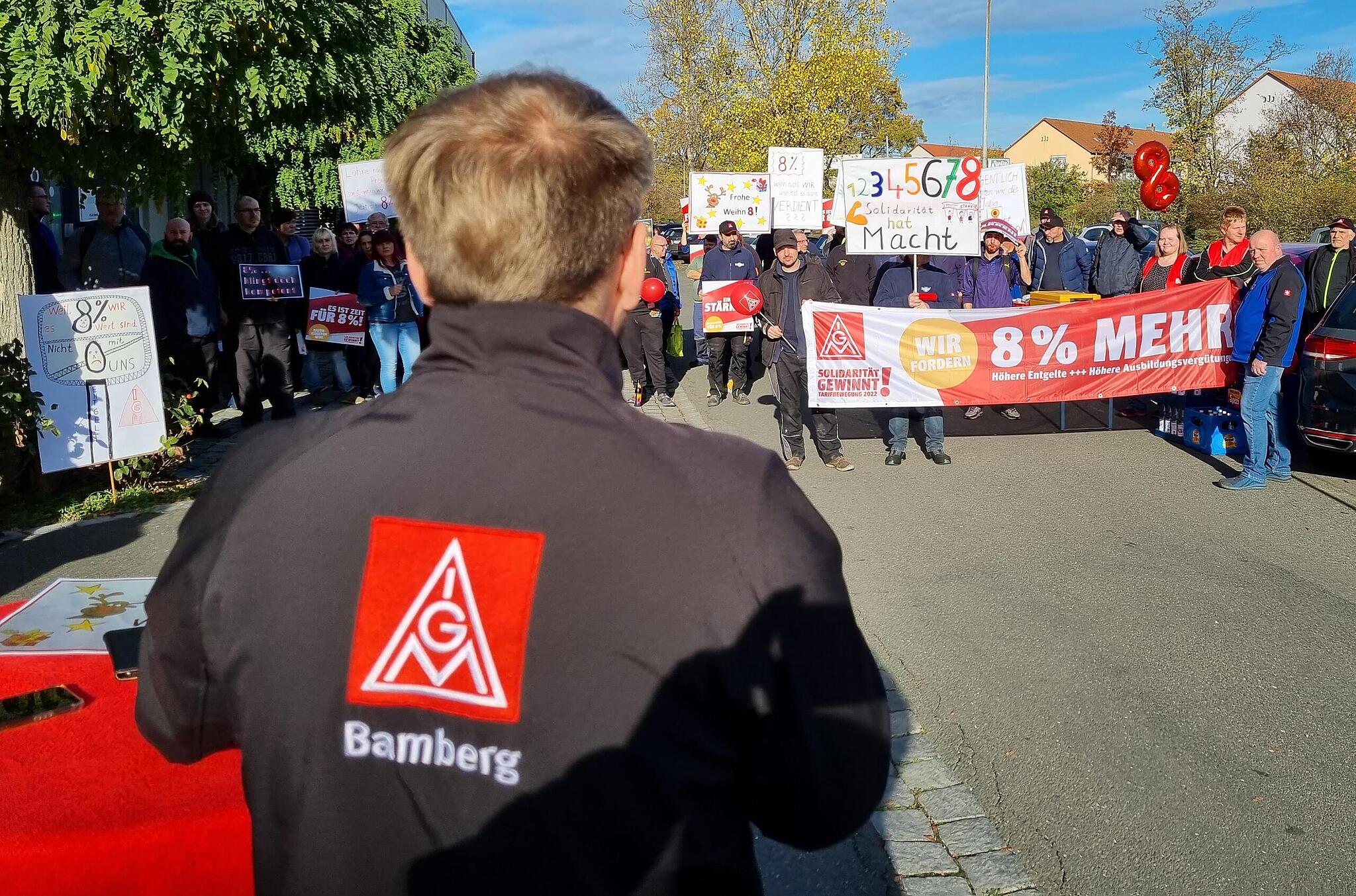 IG Metall Warnstreiks in Oberfranken: Rund 100 Teilnehmer bei Firma Gebrüder Waasner in Forchheim