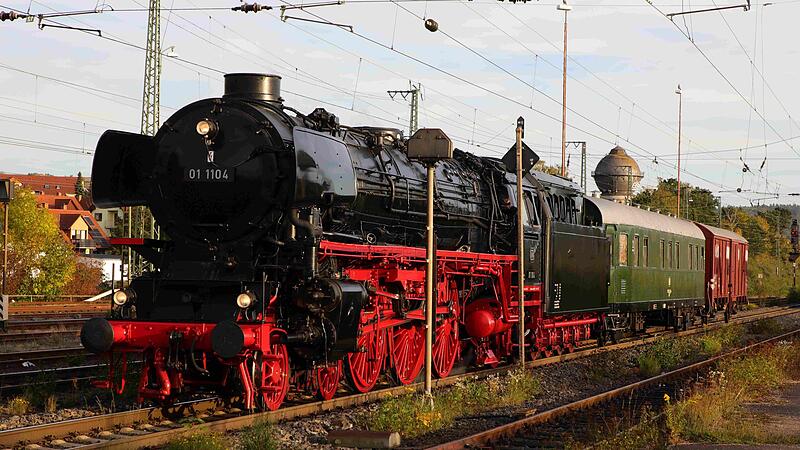 Die betriebsfähige Schnellzuglokomotive 01 1104 ist seit Samstag im ...