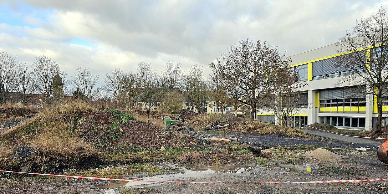 Die Eberner Realschule ist runderneuert. Fast., Denn der Pausenhof ist ...