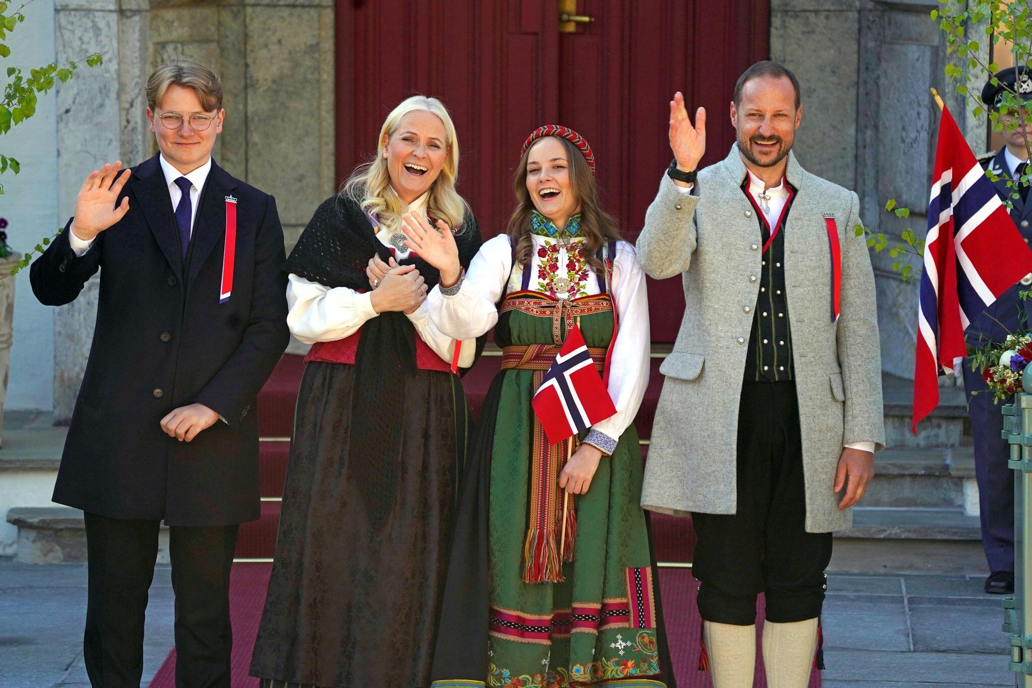 Kronprinz Haakon wird kurz vor Mette-Marit 50