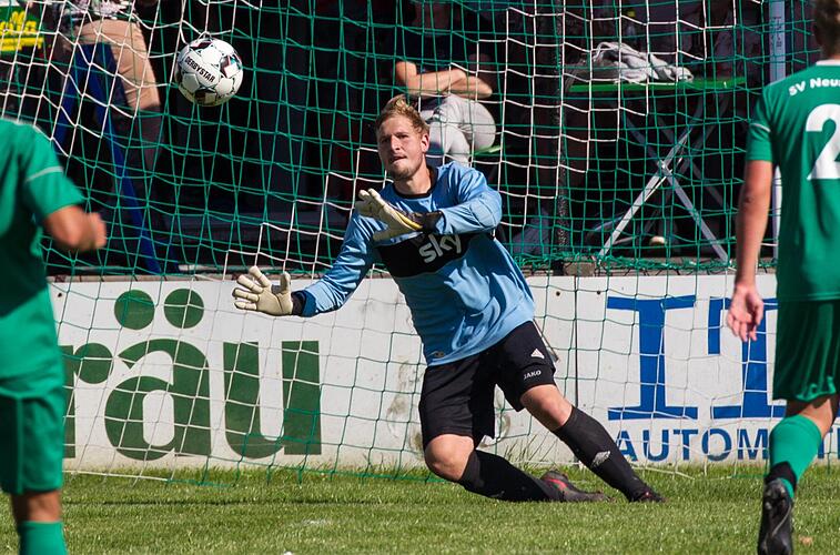SV Neuses: Torwart Julian Rudolph wird erst Elfmeterkiller, dann Last ...