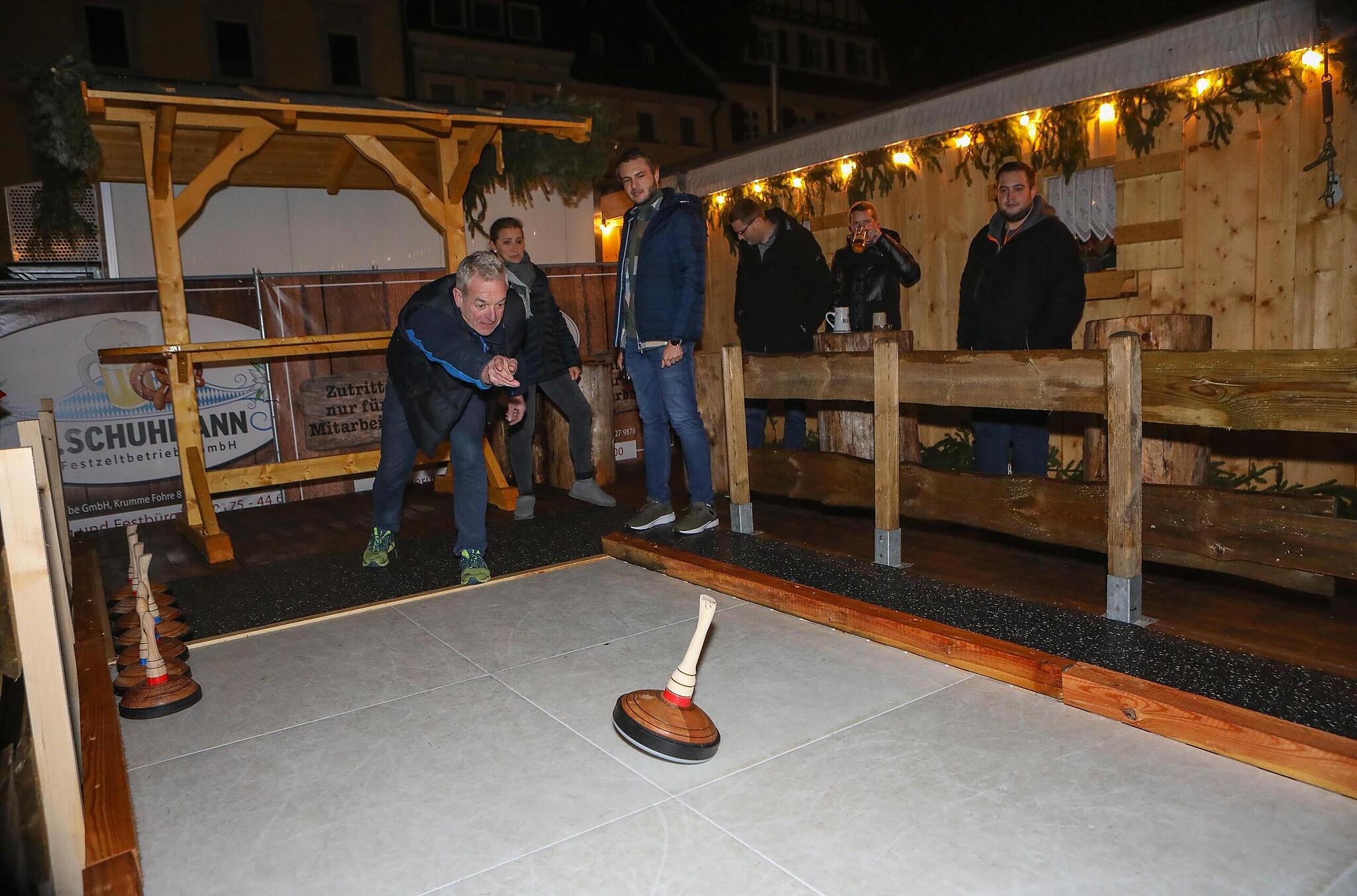 Kulmbacher Promis beim Pre-Opening von Kulma-Alm auf dem Marktplatz ...