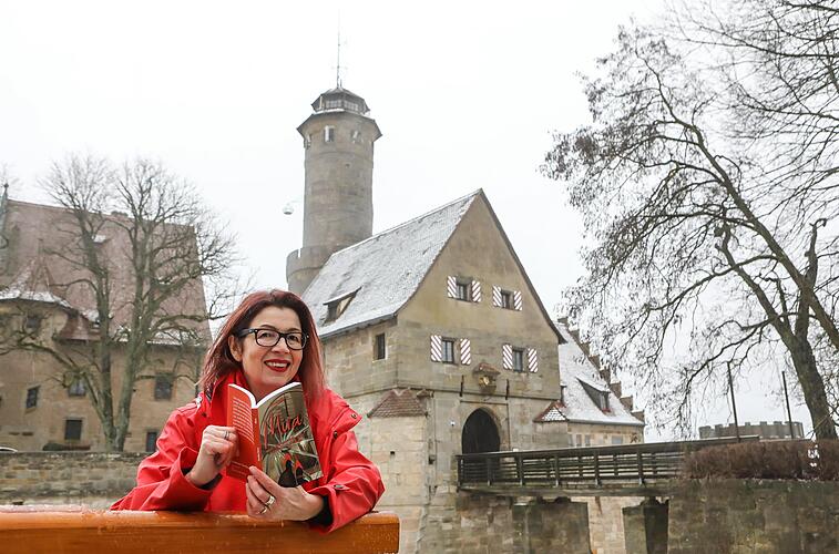 Autorin Sandra Dorn veröffentlicht ihren Debüroman, einen Liebeskrimi ...