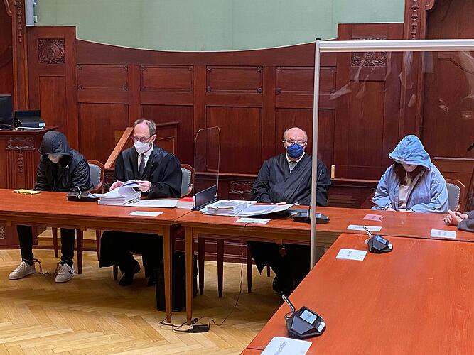 Totes Ärzte-Ehepaar in Mistelbach: Tochter und Freund wegen Mordes in ...