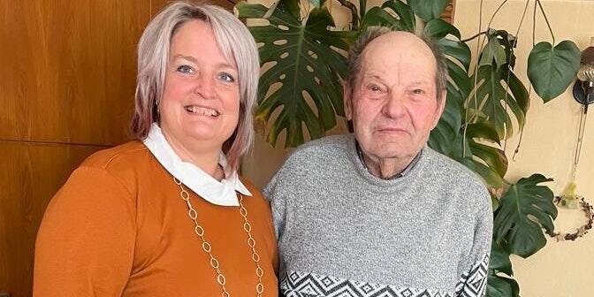 Bei der Familie fühlt er sich geborgen: Der Seinsheimer Landwirt und ...