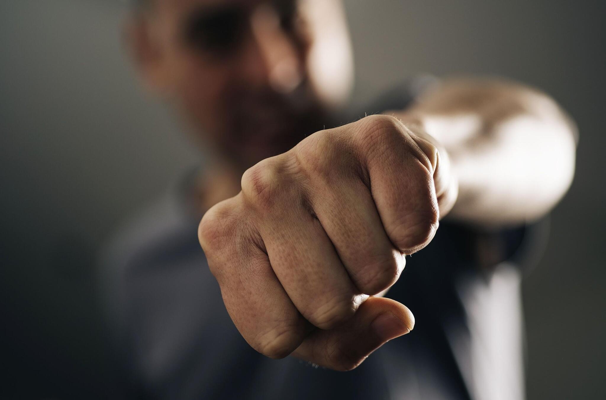 Bedrohung im Suff: Strafurteile für zwei junge Männer