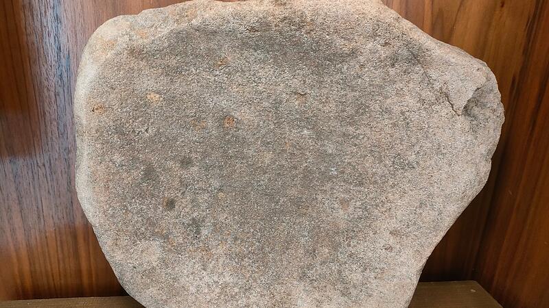 Historischer Mahlstein im Windheimer Wald entdeckt