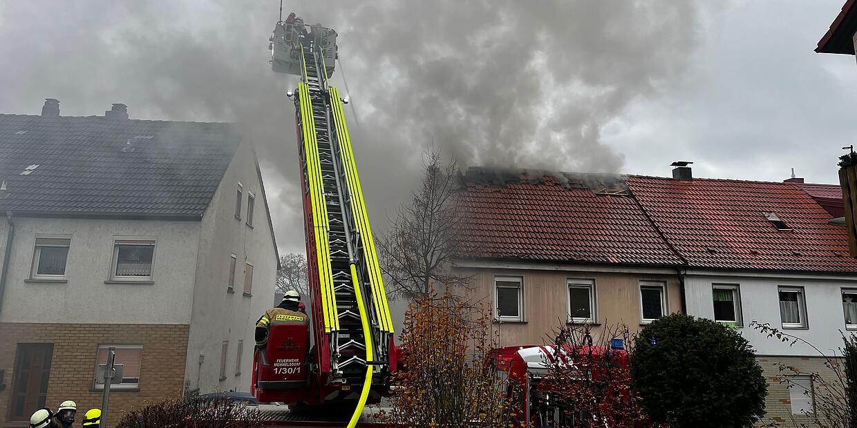 Zimmerbrand in Memmelsdorf: Frau springt aus Fenster