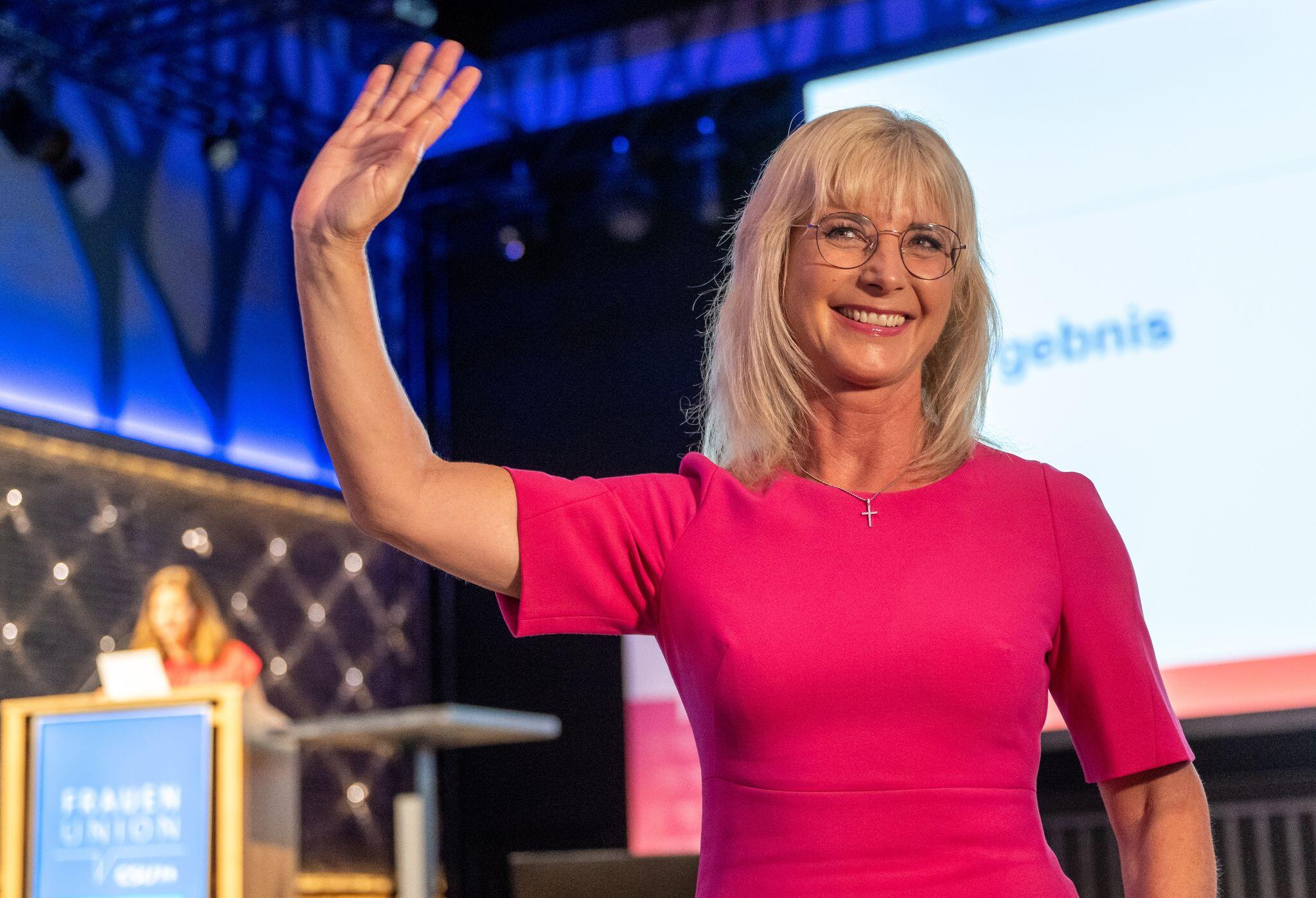 Familienministerin Scharf bleibt Chefin der Frauen-Union