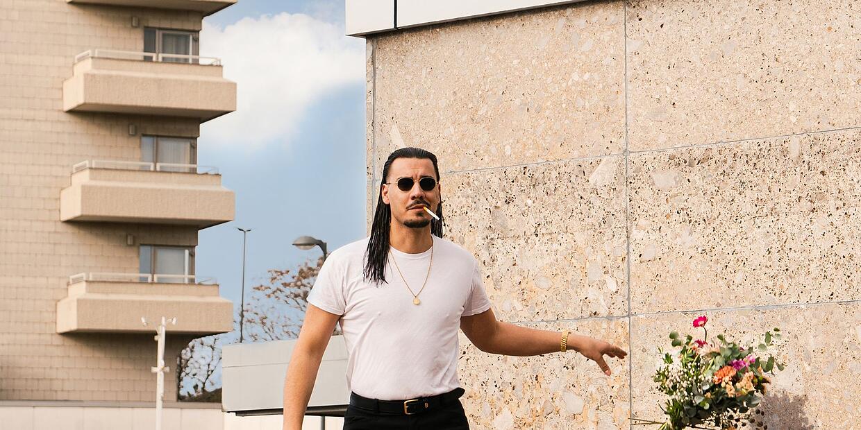 Mit Ironie in die Charts - Apache 207 mit neuem Album