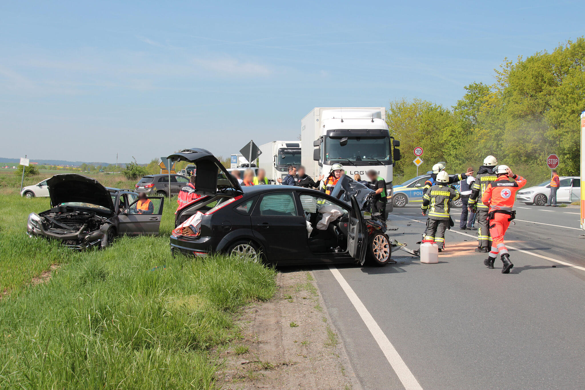 Zwei Verletzte kamen nach einem Unfall auf der B 470 bei Lonnerstadt ins Krankenhaus