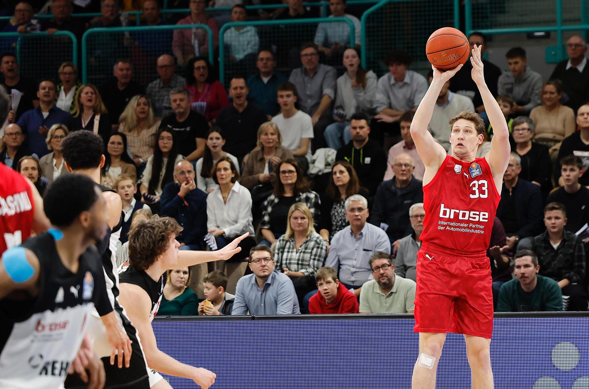 Basketball: Brose Bamberg verliert das 84. Oberfrankenderby gegen Medi ...