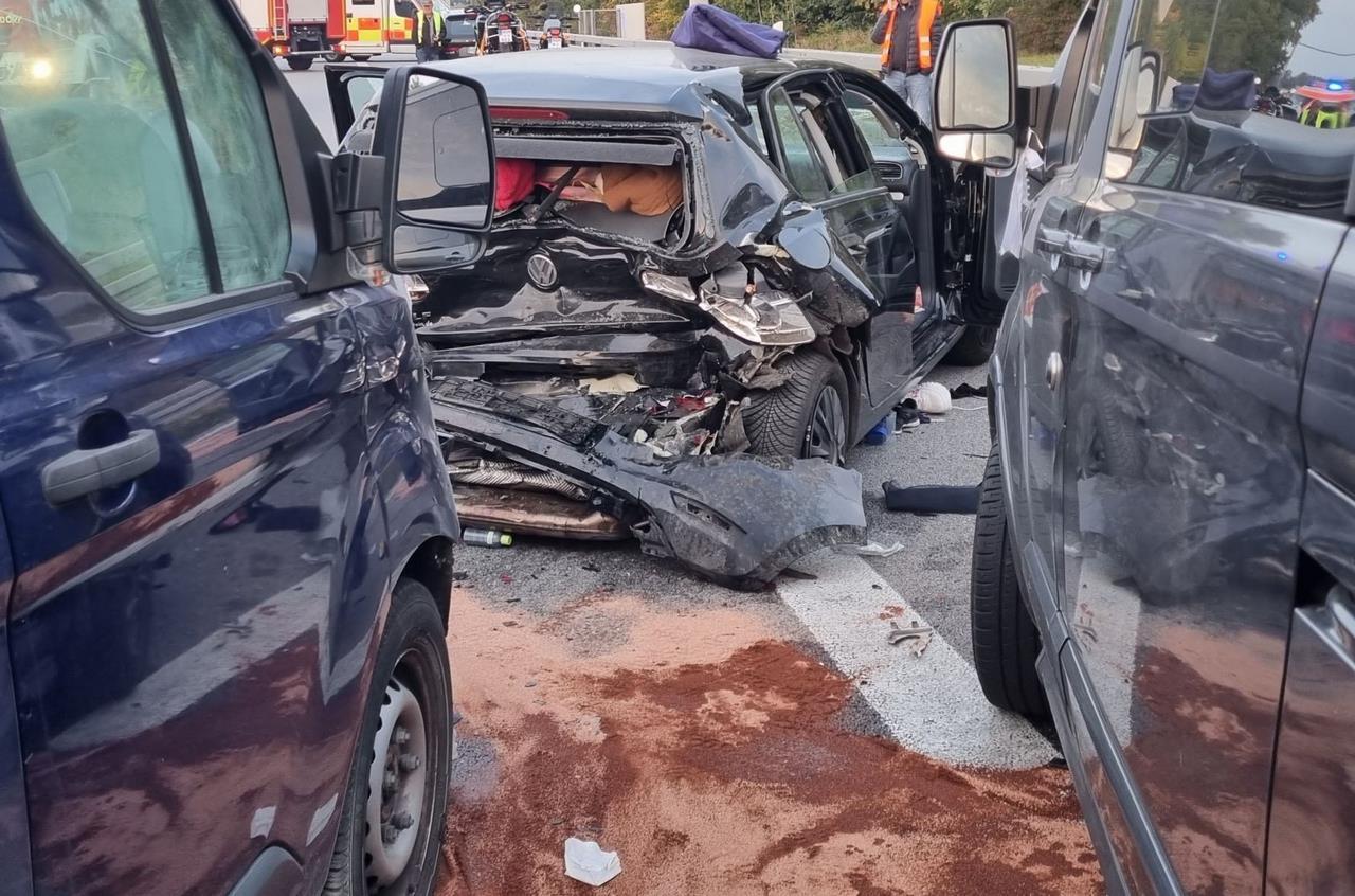 Unfall Autobahn A73 bei Baiersdorf: Sieben Fahrzeuge, viele Verletzte, langer Stau
