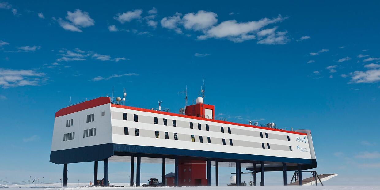 In der Antarktis-Station „Neumayer III“ wird an Pinguinen, dem Klima ...