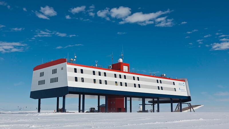 In der Antarktis-Station „Neumayer III“ wird an Pinguinen, dem Klima ...
