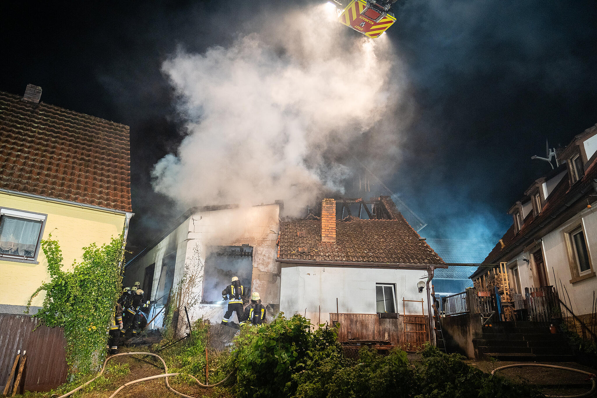 Wüstenbuchau: Scheune in Vollbrand